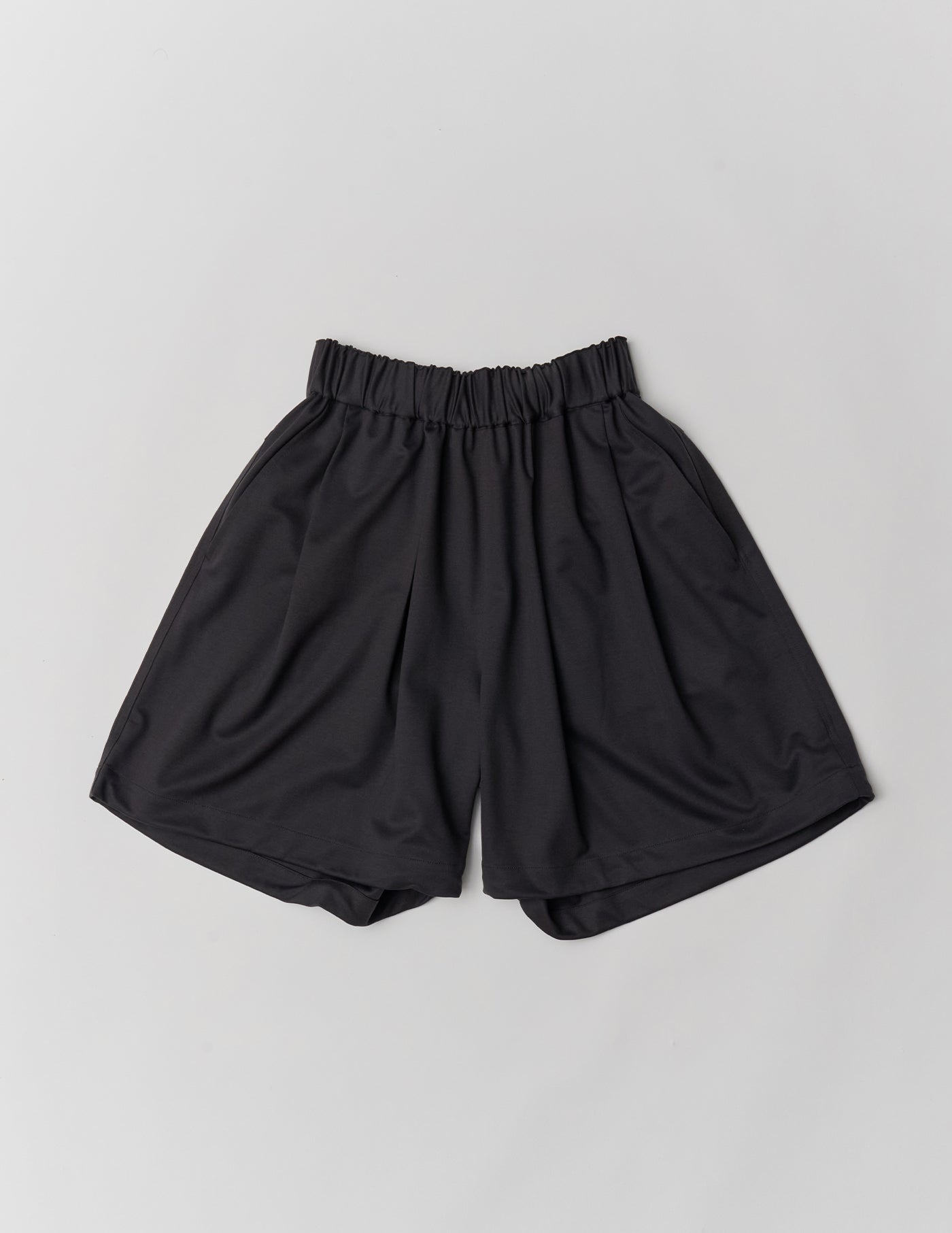 UNTRACE _157 KNEE SHORTS – hideandseekStore
