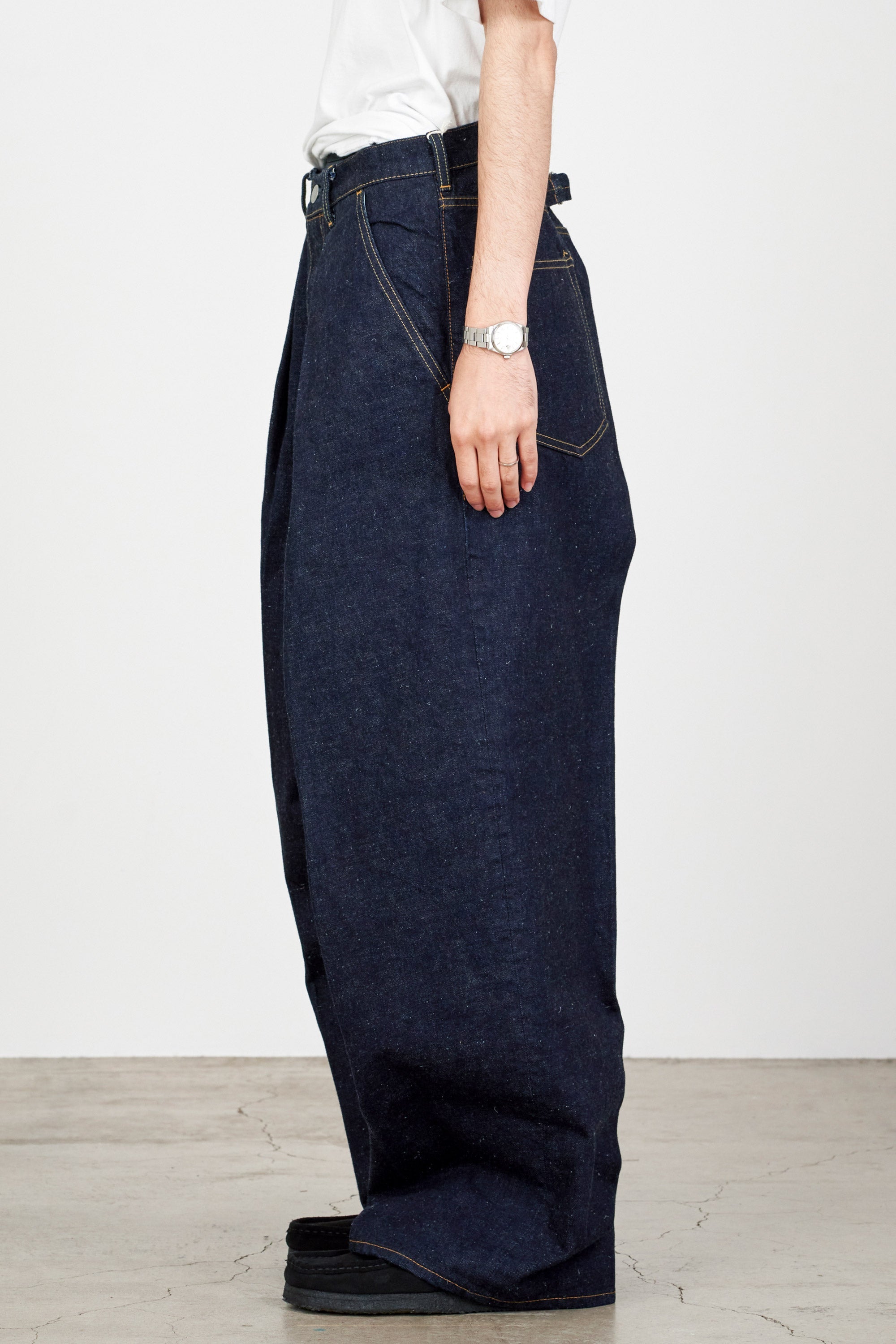 MARKAWARE A23A-06PT03C KIMONO DENIM PLEATED WIDE DENIM – hideandseekStore